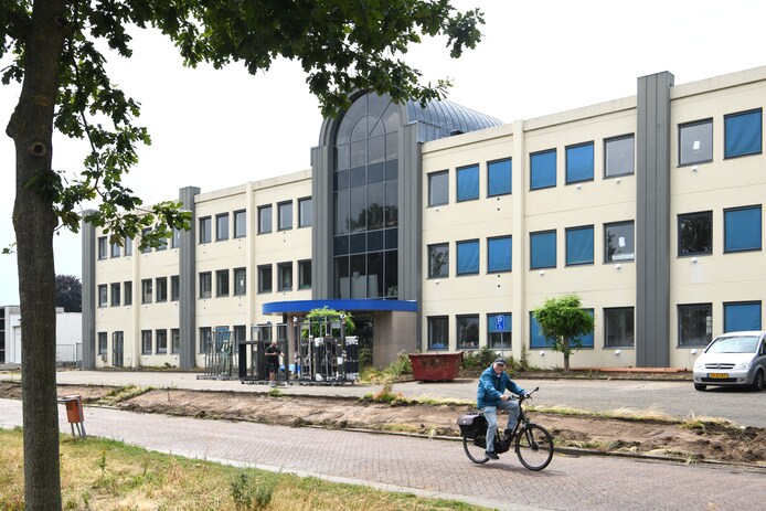 Grote vechtpartij bij azc in Oosterhout: twintig betrokkenen en iemand onwel | Binnenland ...