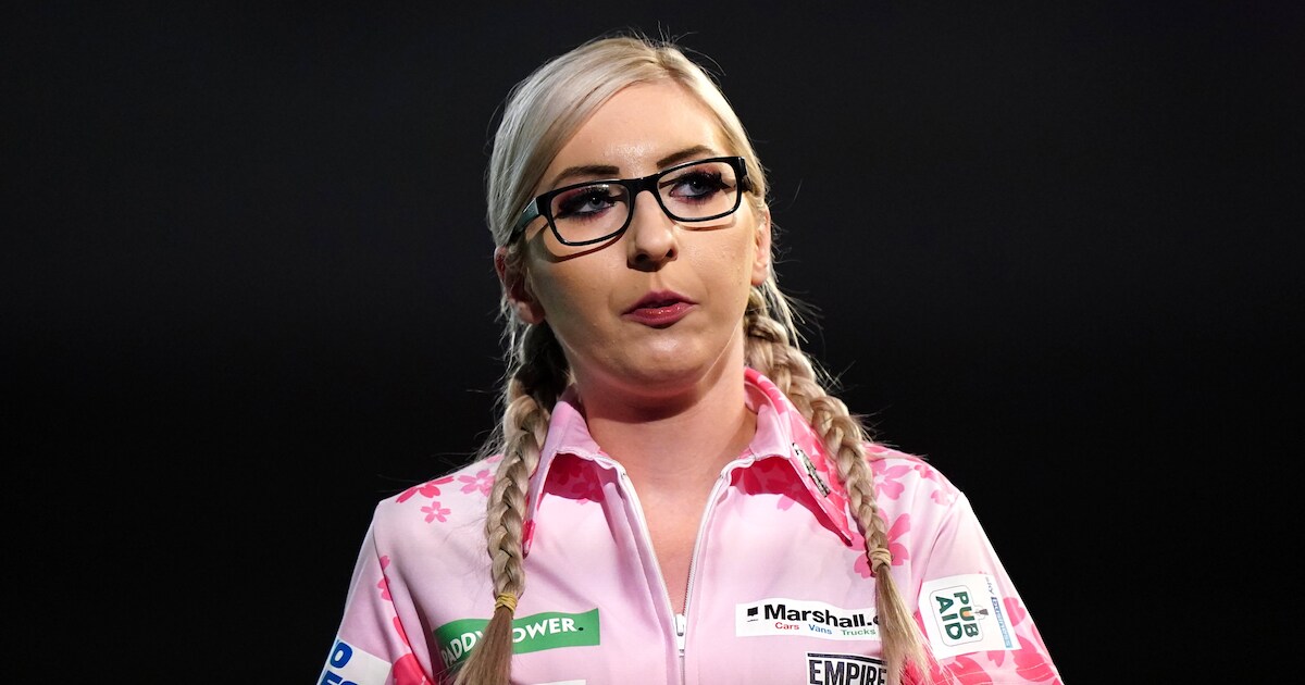 Nierziekte dwingt Fallon Sherrock tot dartspauze: ‘Ik kan zelfs niet ...