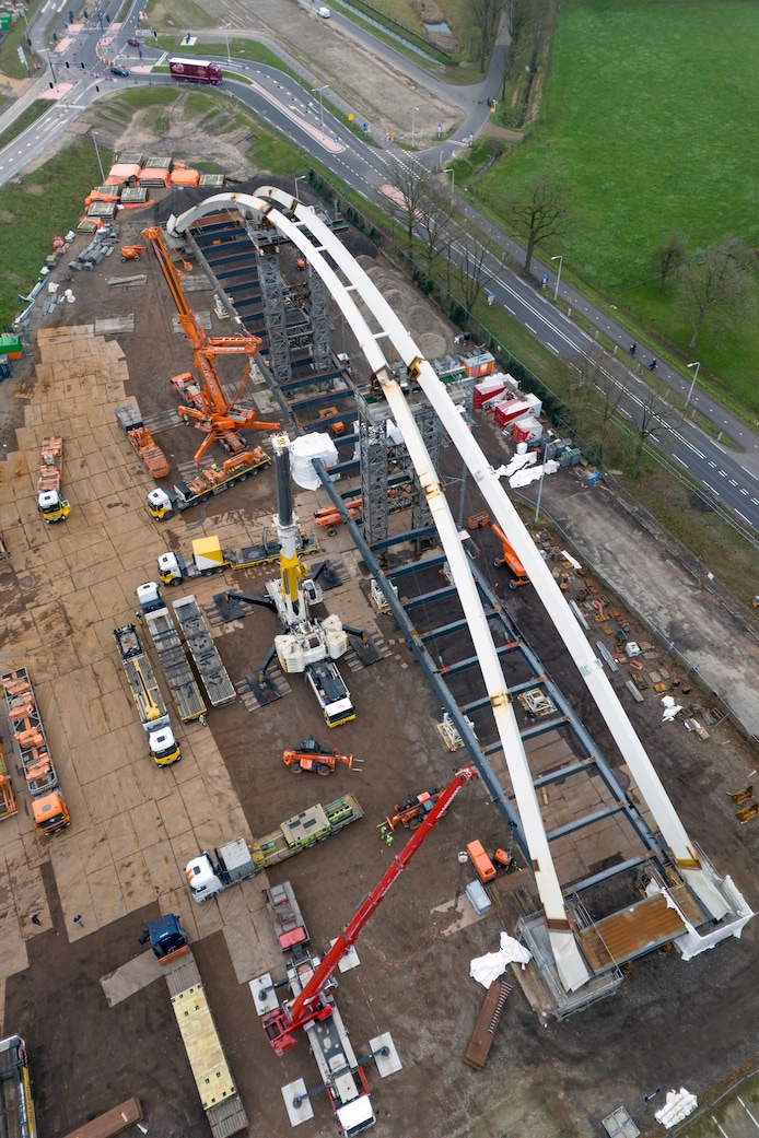 Hijswerk brug Lochem afgerond: strik erom en klaar | Brugdrama Lochem ...