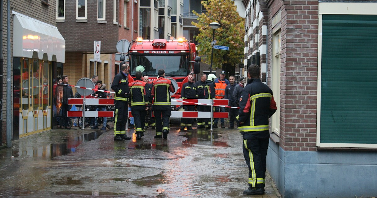 Wateroverlast in Putten na gesprongen waterleiding | Putten | destentor.nl