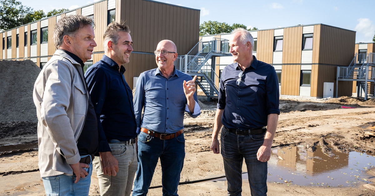 Zo stampt het COA hier bij Dalfsen een compleet azc uit de grond: ‘Heel ...