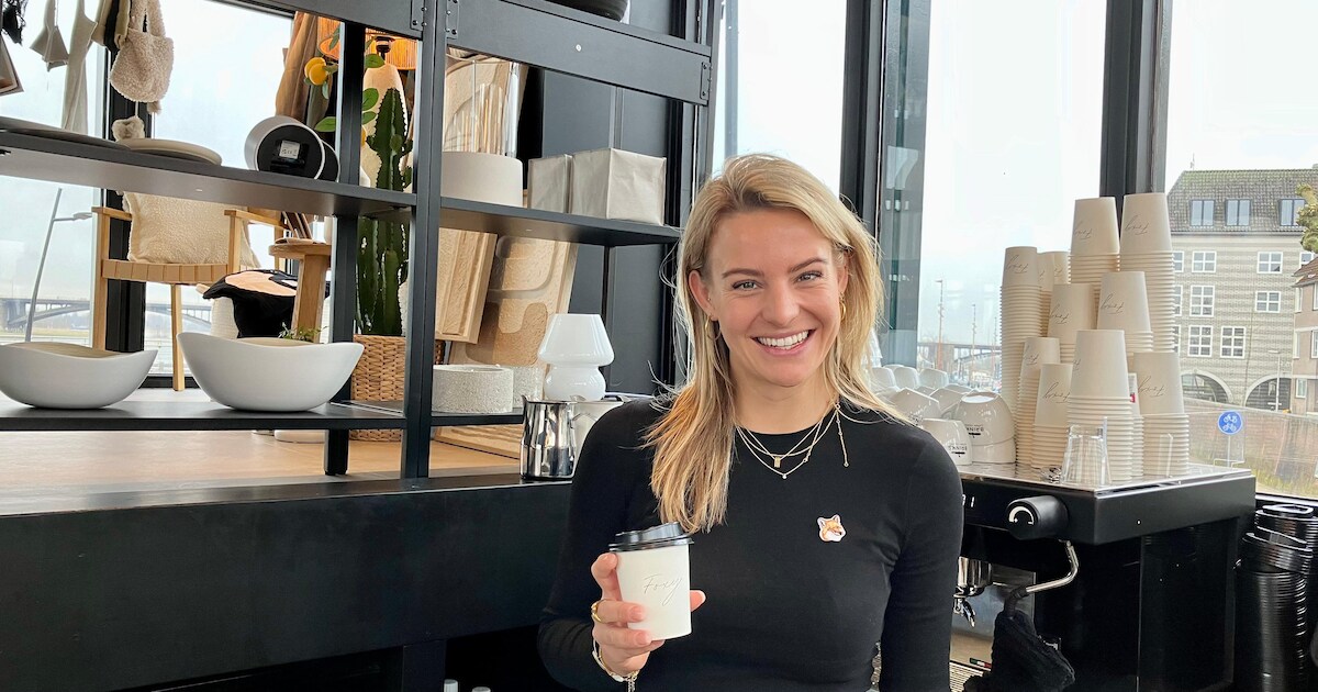 Wimmie (23) heeft te veel koffiedrinkers in haar nieuwe ‘koffiezaak’ en dat mag dus niet ...