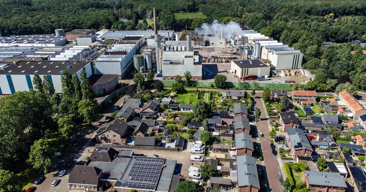 Niet alleen verliezen 185 mensen hun baan; als deze fabriek sluit is de impact op het dorp enorm ...