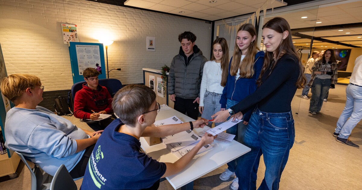 Tomas (16) lokt scholieren naar de stembus: ‘Hartstikke belangrijk ...