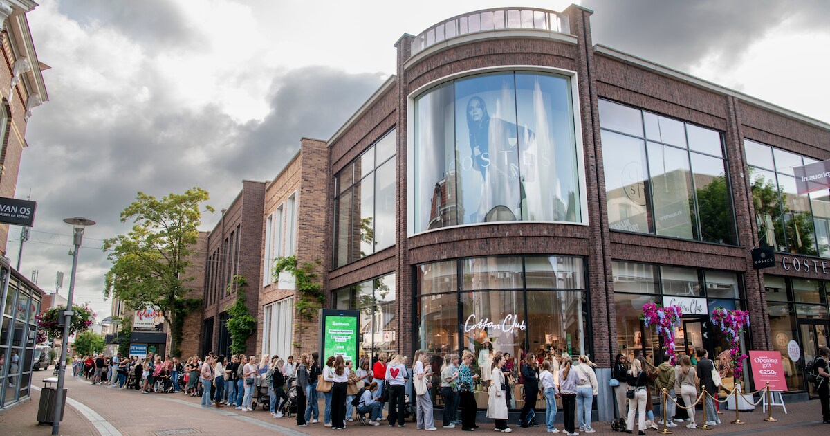 Gekkenhuis bij winkelopening in Apeldoorn: ‘Gerend om vooraan te staan’ | Apeldoorn | De Stentor.nl