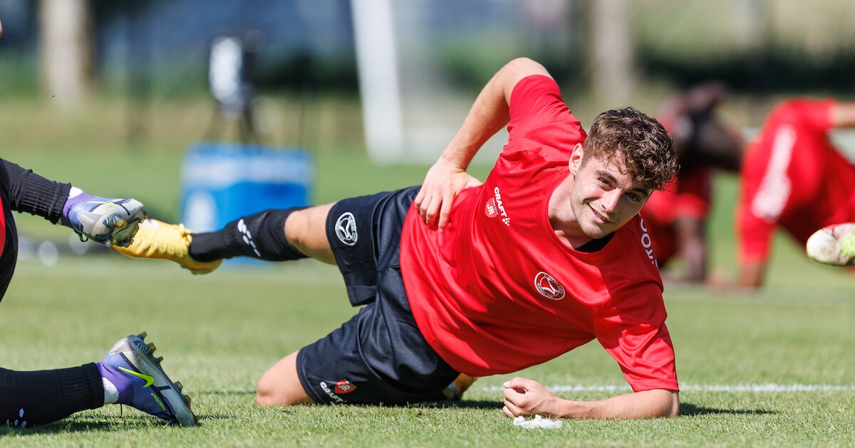 Jan Ras is na tien jaar Heerenveen weer gewoon voetballer van Urk ...
