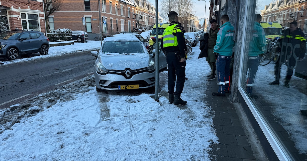 Man rijdt ‘s ochtends tegen paal voor coffeeshop en test positief op ...