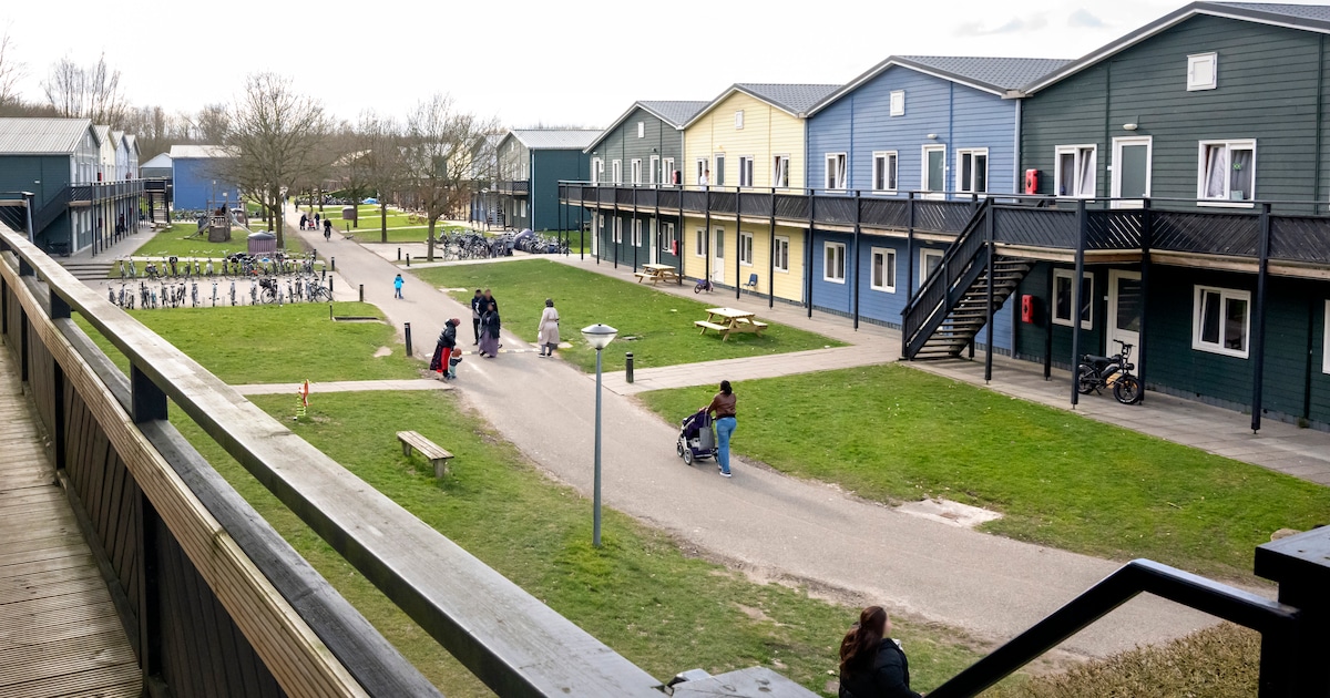 Azc in Zeewolde opent deuren tijdens landelijke dag | Zeewolde | De ...
