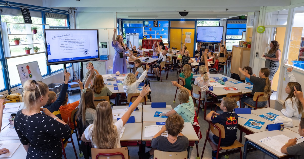 Steeds meer scholen in Lelystad met een lerarentekort zijn uit de brand ...