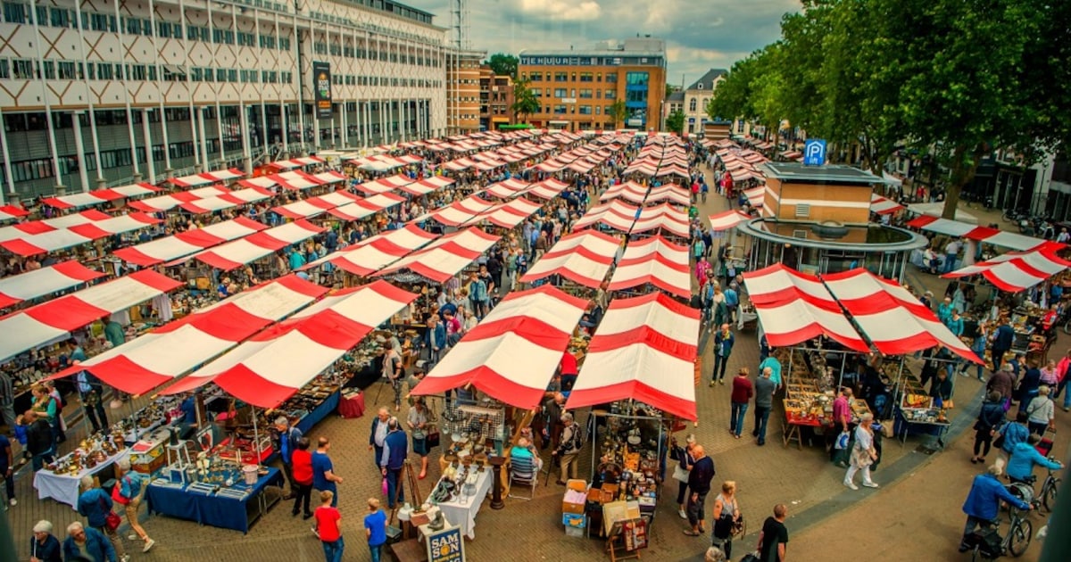Marktplein in Apeldoorn is ook deze zomer het decor voor ‘grootste antiekmarkt van Nederland ...