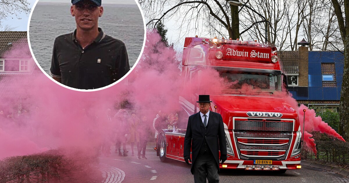 Indrukwekkend afscheid met vrachtwagens en rode fakkels: ‘Arnoud is uit ...