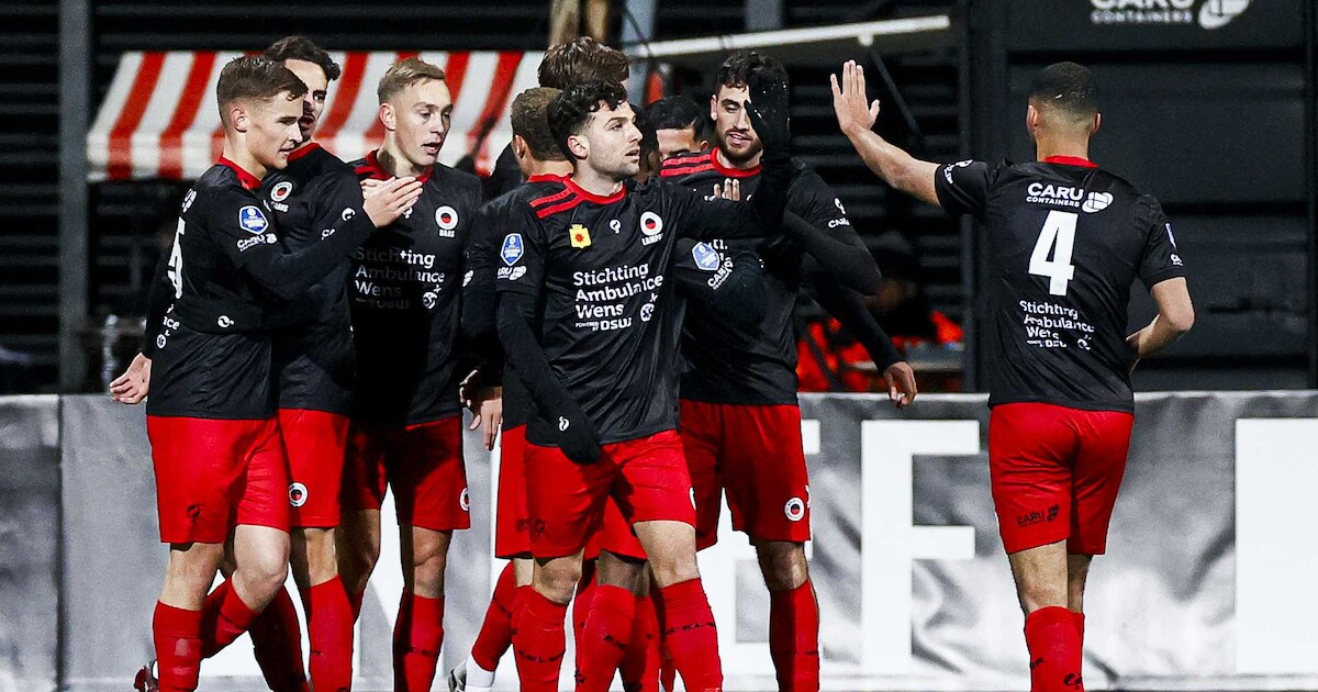 Swingend Excelsior wint opnieuw ruim van Heerenveen en klimt flink op ...