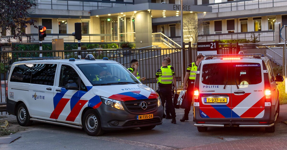 Agent mishandeld en aangerand bij aanhouding op COA-terrein in Amsterdam, waar ook 22-jarige ...