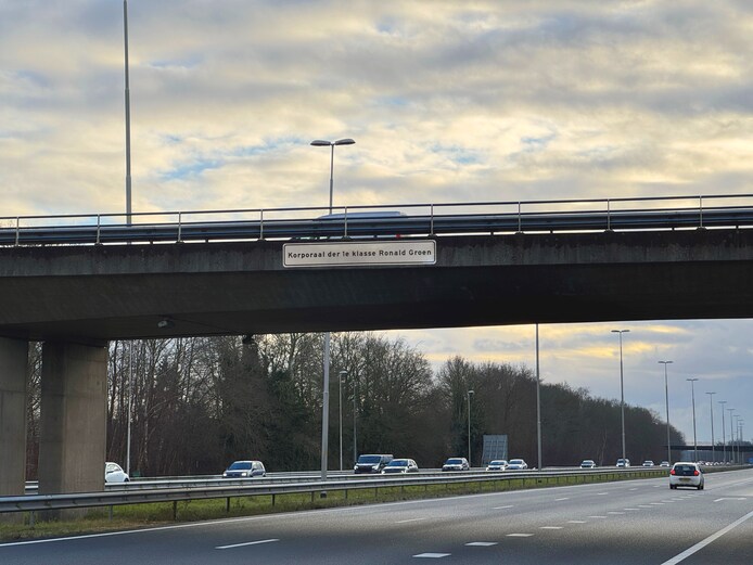 Viaduct over A50 bij Epe krijgt naam militair Ronald Groen, die omkwam ...
