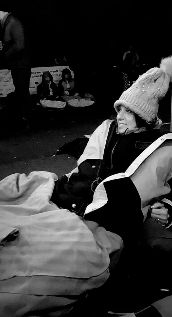 Ilonka (53) uit Hardenberg slaapt buiten om geld voor daklozen in te ...