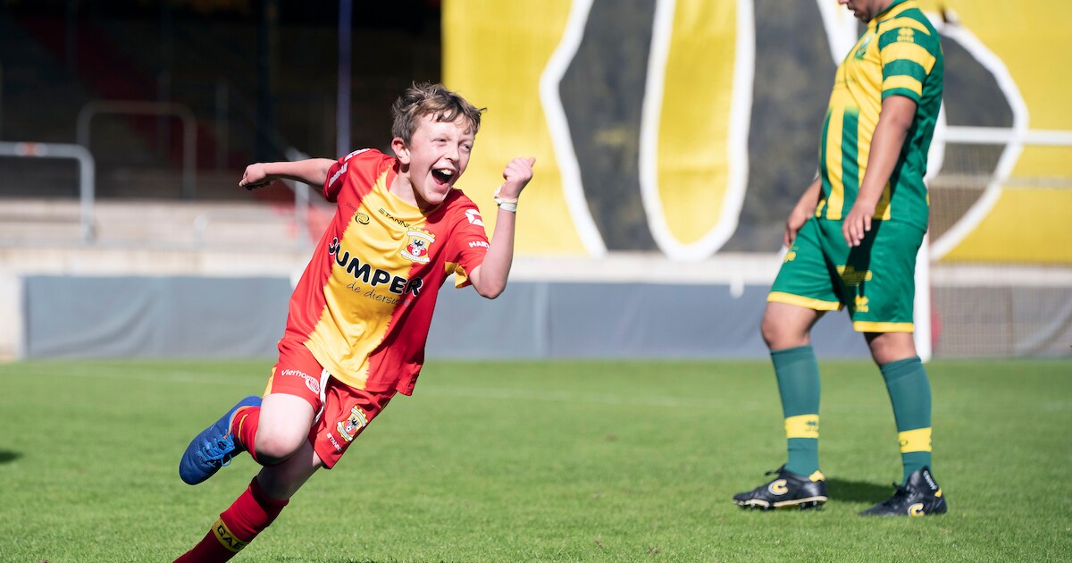 Voetballers met een beperking zijn voor één dag prof in de Bijzondere ...