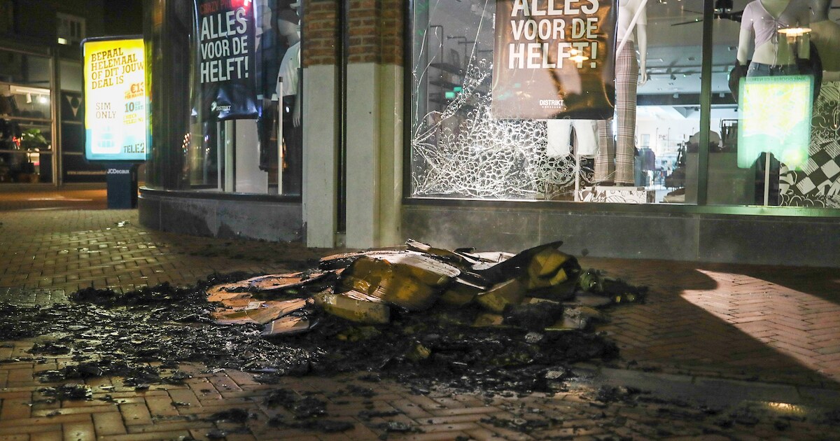 Winkelruit aan diggelen na brandje in binnenstad van Apeldoorn ...