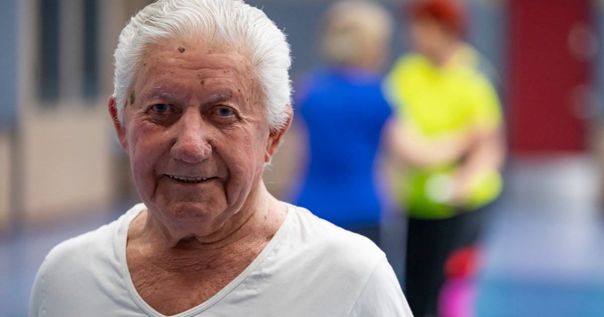 Cor (80) geeft na zestig jaar zijn laatste gymles: ‘Het is moeilijk los ...