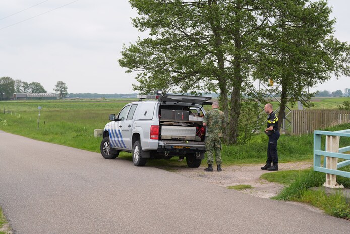 Opmerkelijke vondst van magneetvisser in water bij Meppel, EOD ingeschakeld | Meppel | destentor.nl