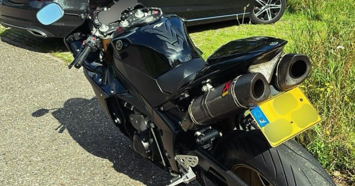 Verkeerspolitie betrapt motorrijder op extreem hoge snelheid bij ...