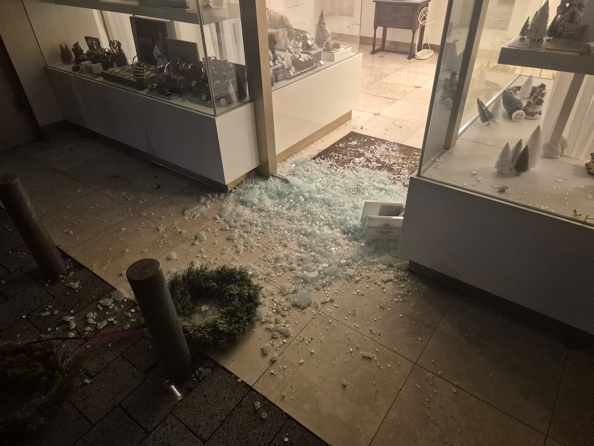 Dieven stelen voor half miljoen aan goud in 2,5 minuut, dan begint ...