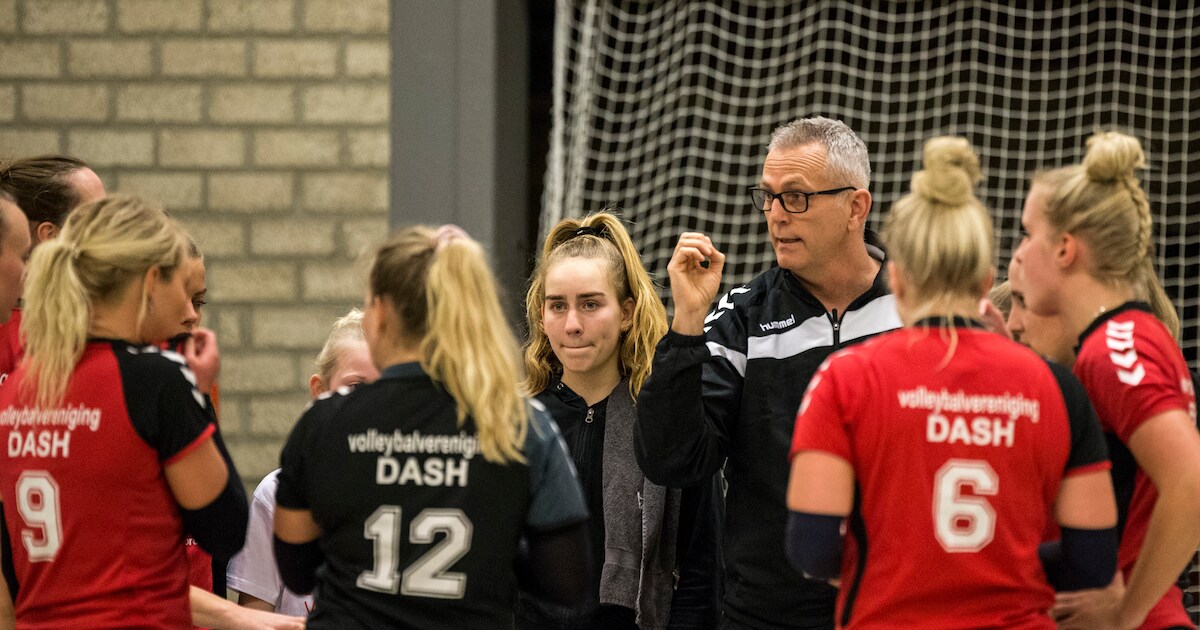 Michel Kuiperij en Jeffrey Klok gaan volleybalsters van Dash uit Vorden ...