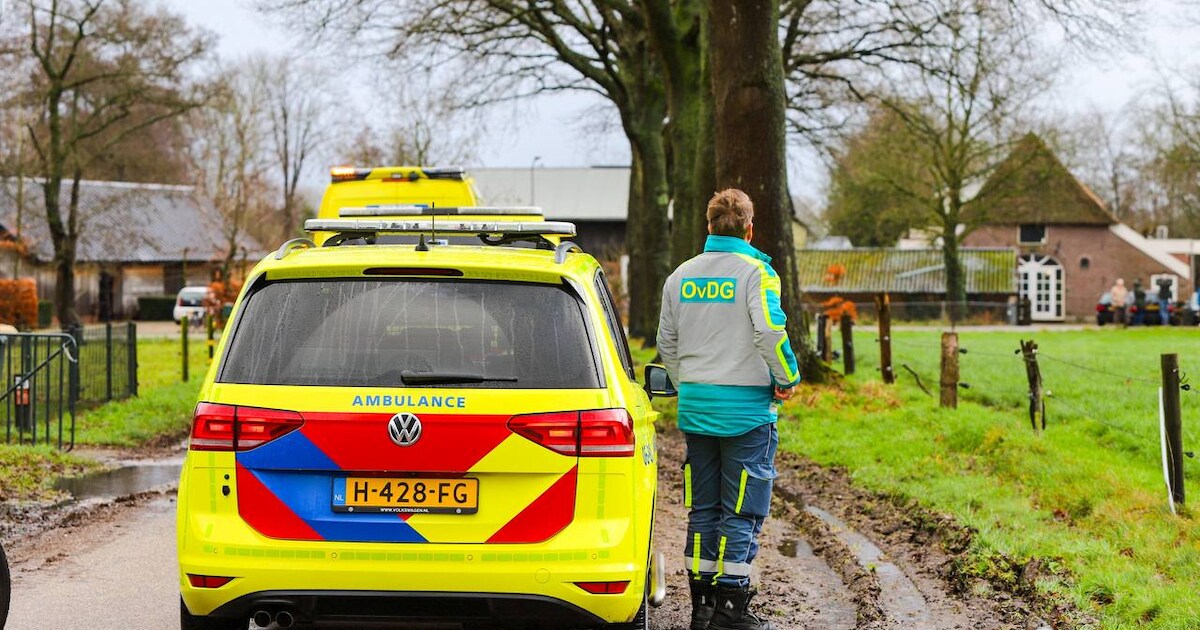 Vrouw die bewusteloos in slootje bij Lieren werd gevonden is overleden ...