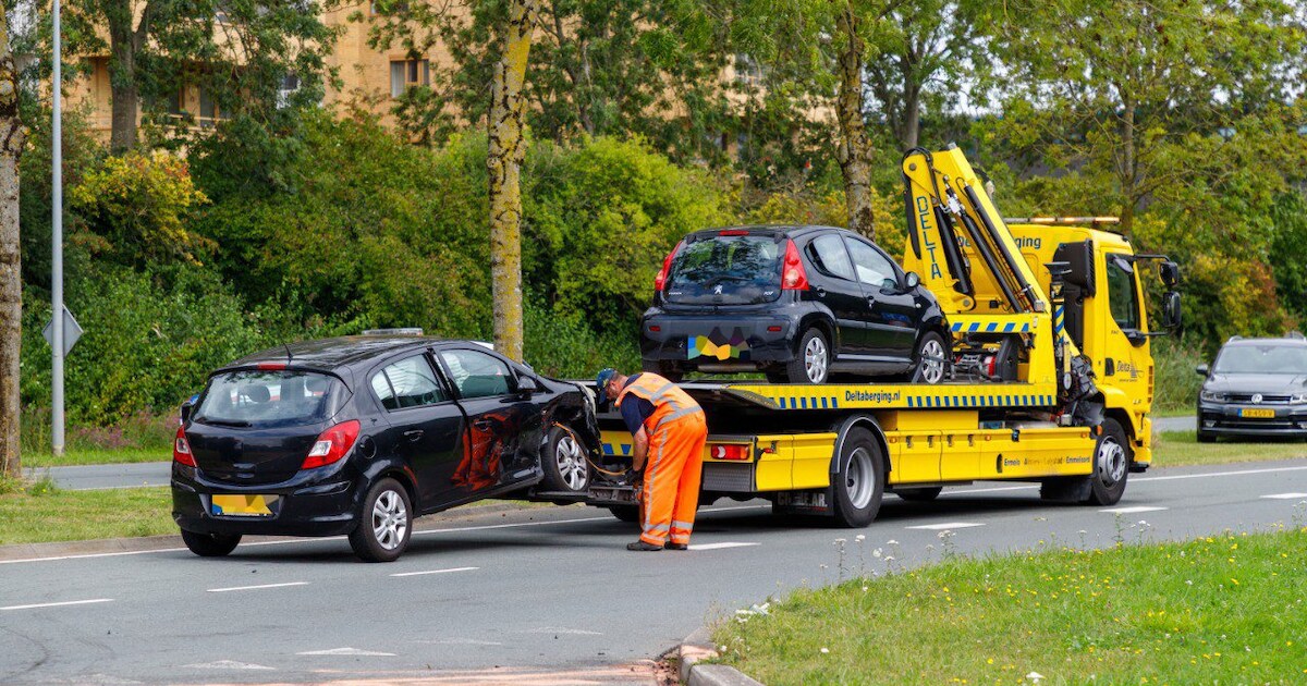 Ongeluk Lelystad: een persoon naar het ziekenhuis, twee auto’s geborgen ...