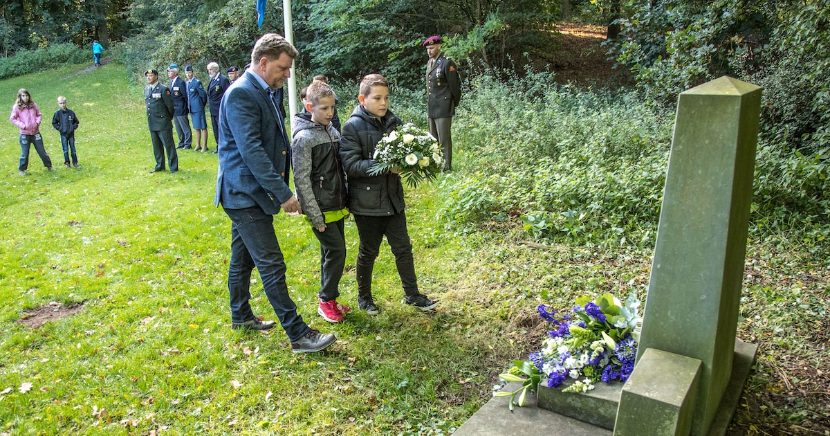 Herdenking bij oorlogsmonument in Zwols park Het Engelse Werk ...
