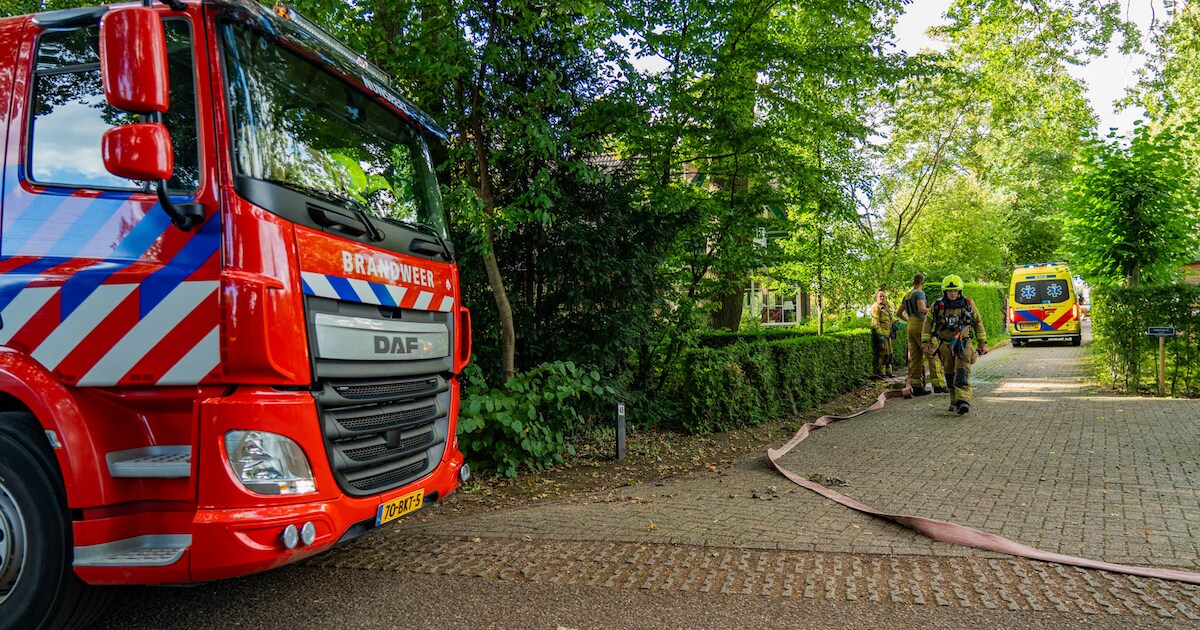 Persoon loopt brandwonden op bij blussen van schuurbrand in Nunspeet ...
