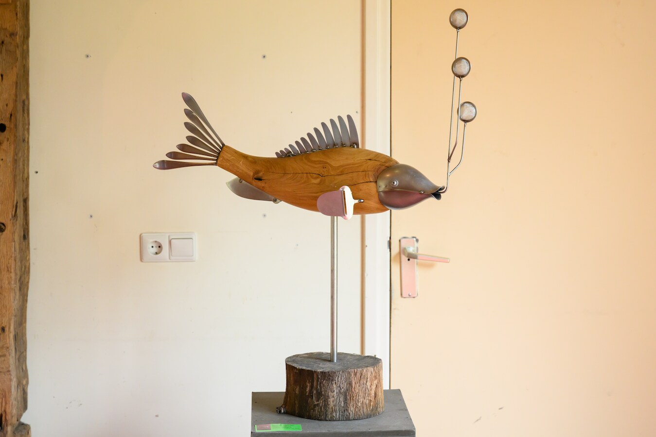 Stukken van één eik komen samen op expositie: ‘Iedere kunstenaar pakt ...