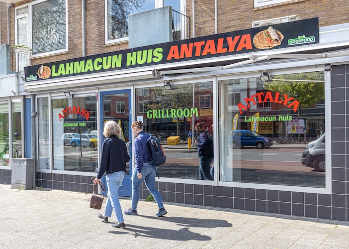 Moet deze shoarmazaak in Zwolle weer dicht? ‘Aardige vent, maar ...