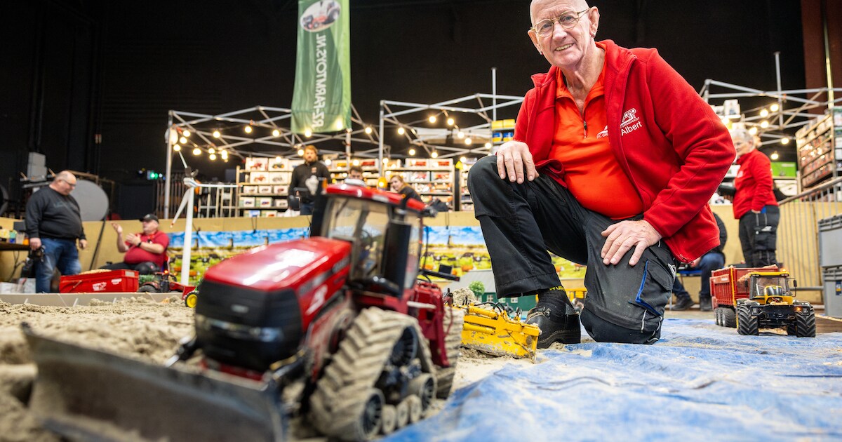 Albert Jan steelt in Steenwijk de show met zijn kleine landbouwmachine ...