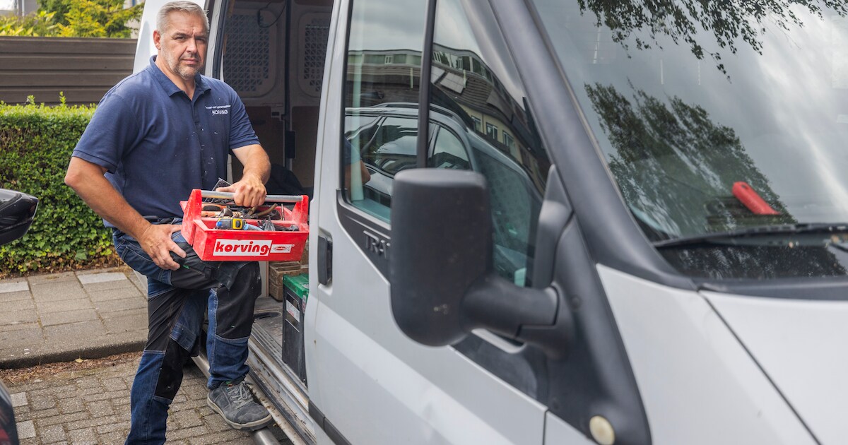 Ronald kan geen elektrische bus betalen: nu overweegt hij een oldtimer ...