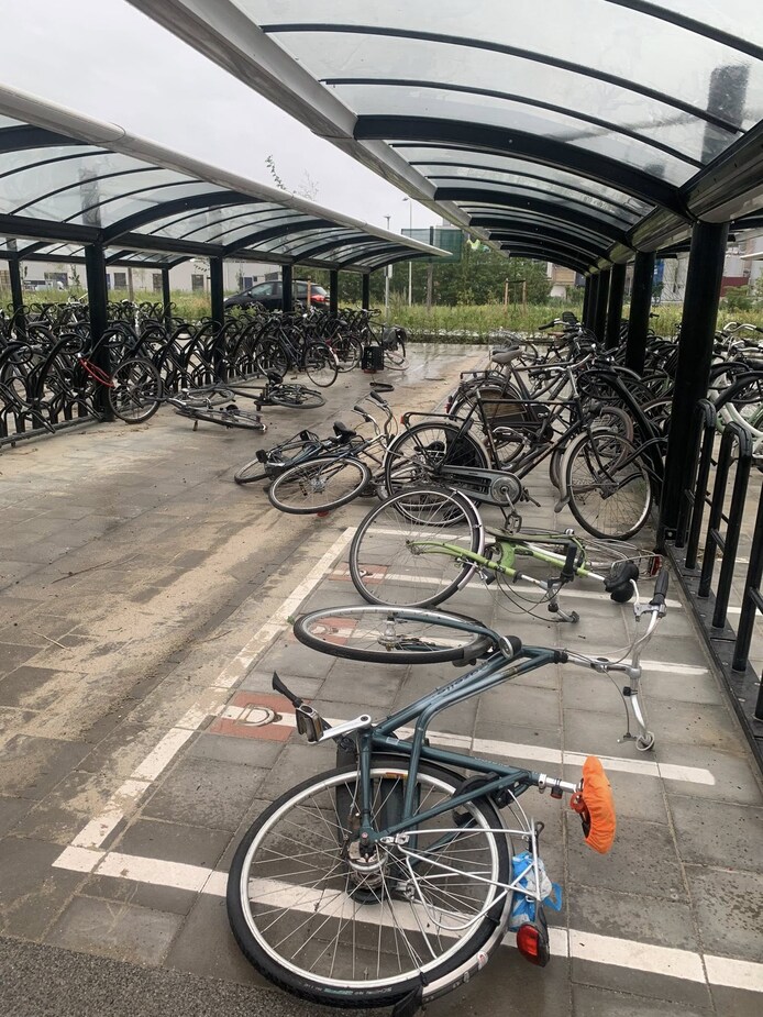 Pim vond zijn auto total loss terug bij station Lochem: ‘Niet langer ...