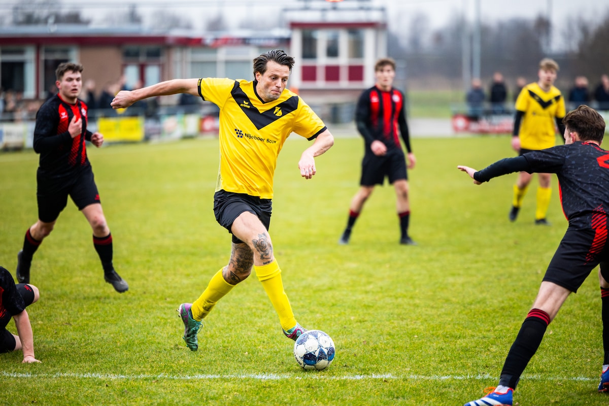 Benjamins vertrekt bij DKB • Nieuwe club voor Herboldt • Aslan verlaat ...