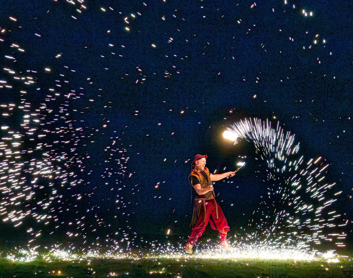Muziek, honderden lampionnen en zelfs een vuurspuwer: de Zwolse ...