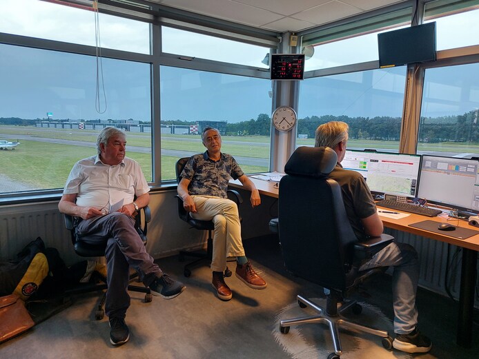 Verslagenheid in verkeerstoren van Breda Airport: ‘Hij vertrekt en tien ...