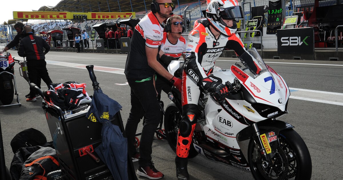 Motorcoureur Loris Veneman zit na zes races zonder team: ‘We hebben ons ...