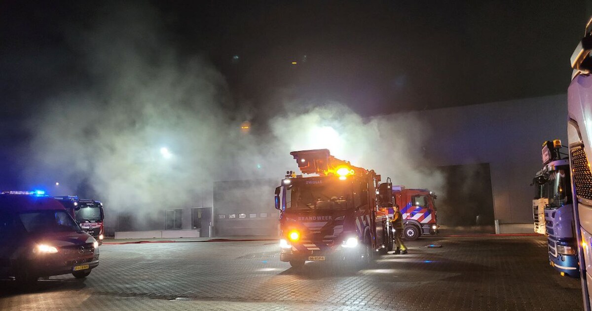Veel rook bij grote brand op bedrijventerrein in Heino | 112 nieuws Raalte | destentor.nl