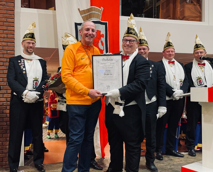 Voetbaldier Fred Baars ontvangt Berghse Kei: ‘Niemand weet zoveel van ...