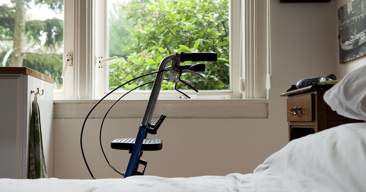 Dawid legt penis in hand van slapende vrouw (90) in verzorgingshuis in ...