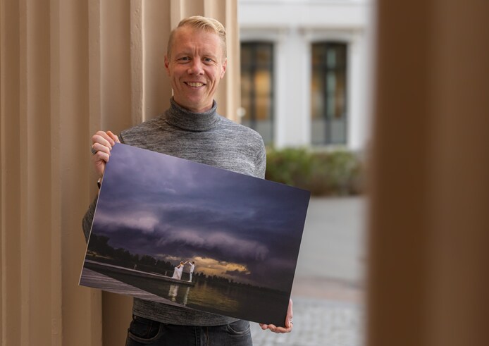 In de stilte voor de storm maakt Dennis de Trouwfoto van het Jaar: ‘Ik ...