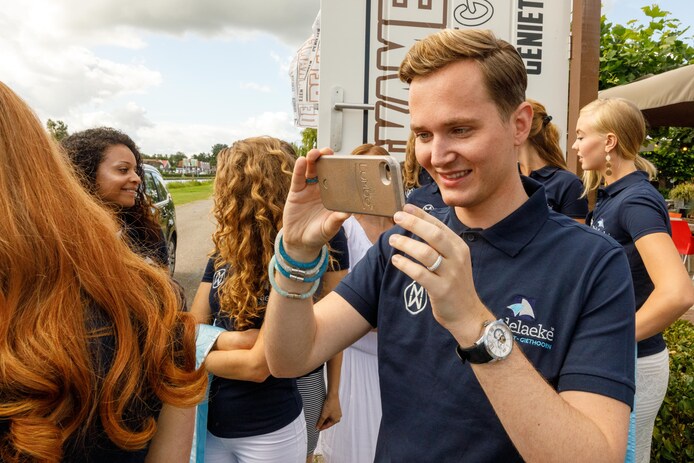 Christiaan (26) uit Steenwijk is regelneef tijdens missverkiezing ...
