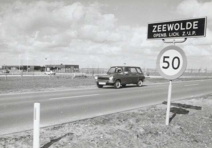 Zeewolde viert jubileumjaar met eigen lied: ‘Een dorp waar je u tegen zegt’ | Zeewolde ...