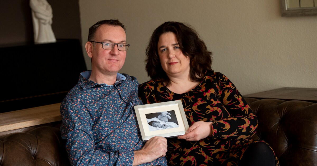 Het zoontje van Kristel en Robert werd geboren met alles erop en eraan ...