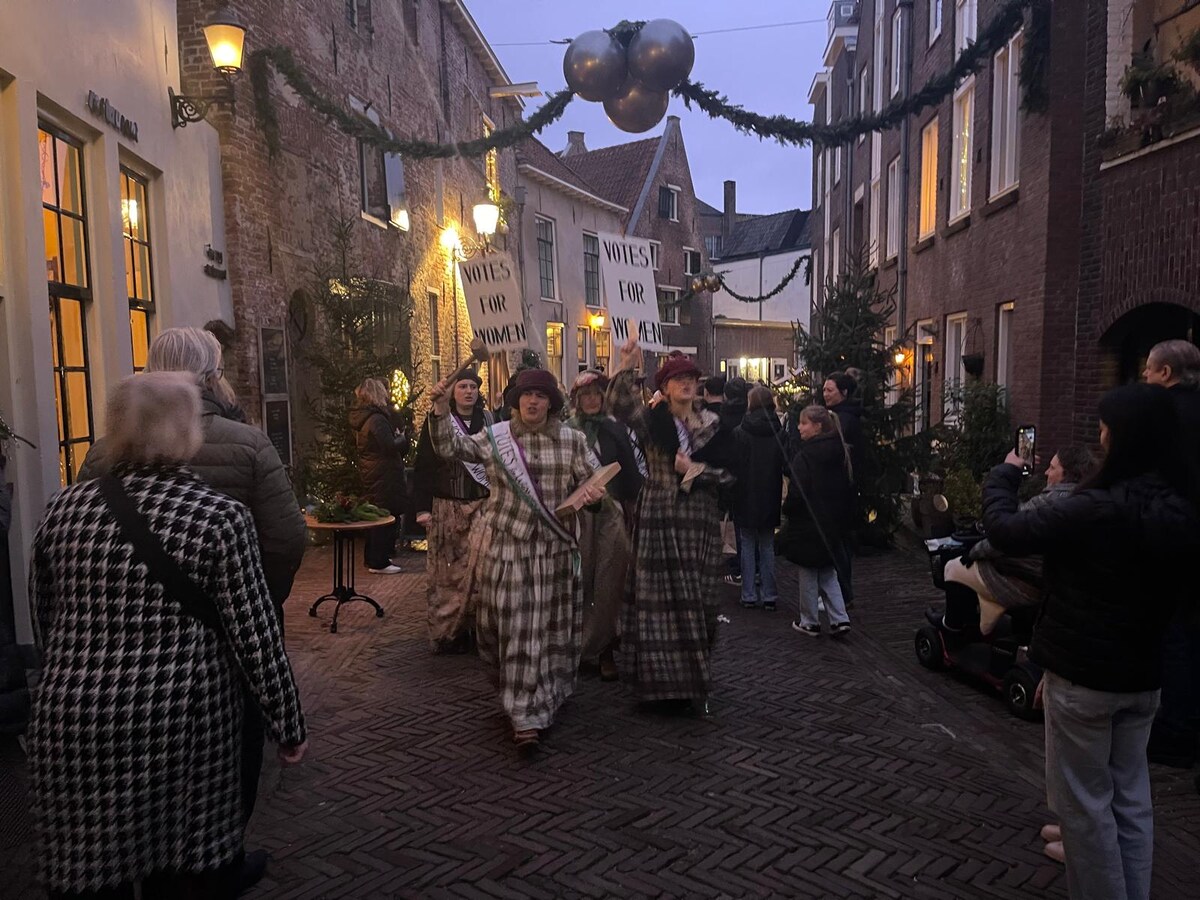 Minder bezoekers dan eerdere jaren op Dickens Festijn • Eerste betaalde ...
