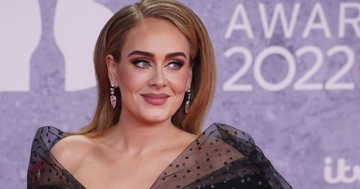 Adele maakt eigen schandaalkrant na concerten en steekt de draak met zichzelf | Show | destentor.nl