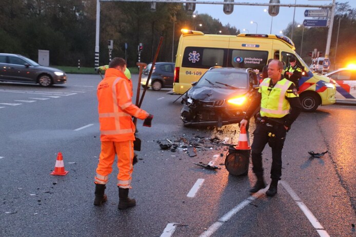 Vrouw naar het ziekenhuis na botsing in Zwolle | Zwolle | destentor.nl