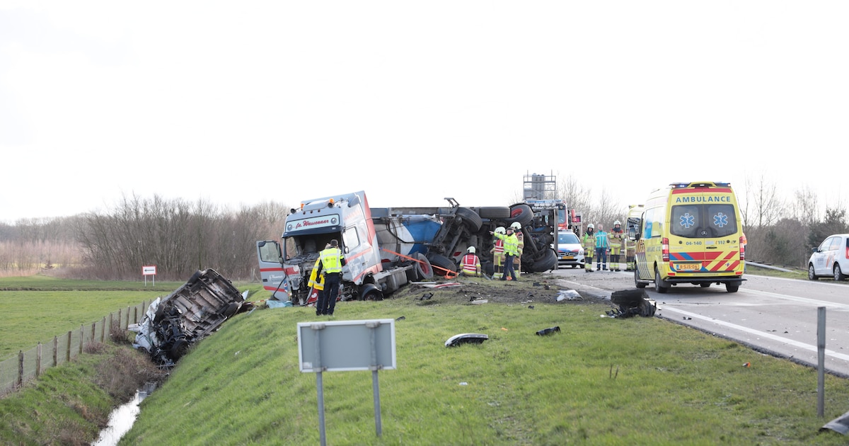 Zwaargewonde en enorme ravage bij ongeluk op N36 bij Beerze: weg dicht ...